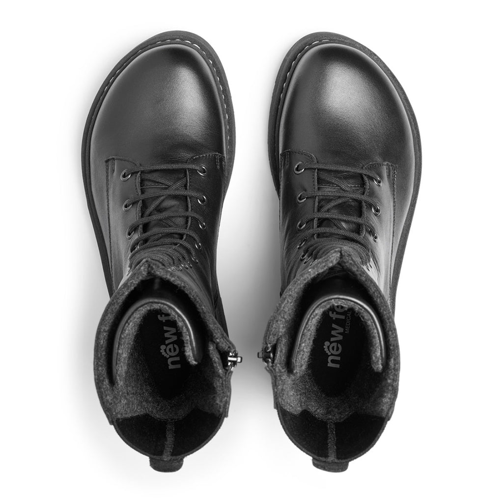 NEW FEET Sort skind med elastik i skaftet